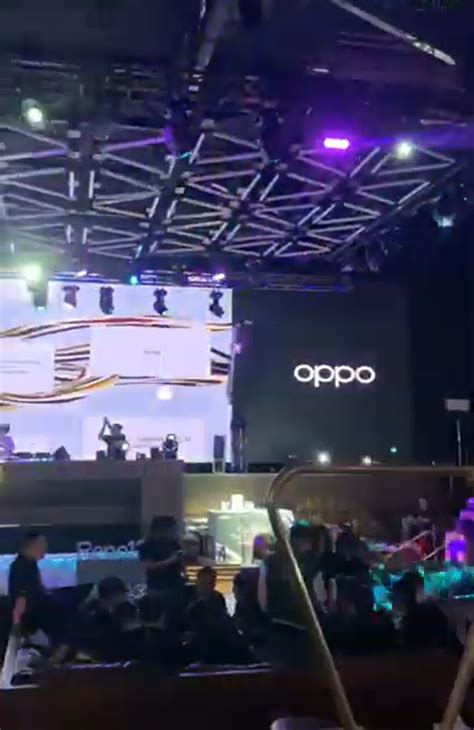 Digital Commitment Wall Waveplay Interactive