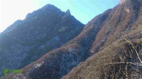 箭扣长城西线东向西最详细穿越在盘山路上向西拍的山脉 脚印 怀柔区 六只脚
