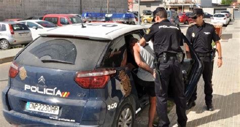 La Policía Nacional Detiene A Un Hombre Por Robo En Interior De Cuatro