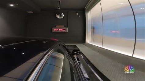 New York Come Funziona Il Garage Che Ingoia Le Auto Un Posto Costa