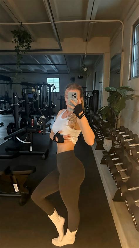 🌷 ‎ ‎ ‎ ‎ ‎ Daisy Keech ๑ Daisy Keech Hourglass Routine Daisy