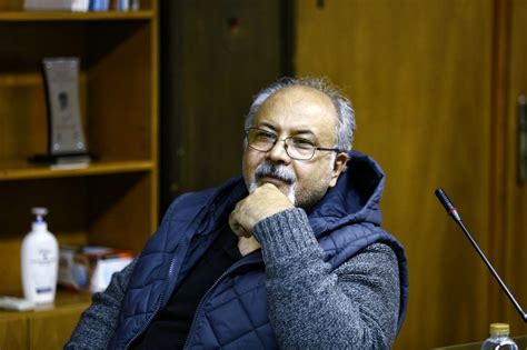 بسیاری از هنرمندان برای ممنوع الخروجی دچار مشکل شدند