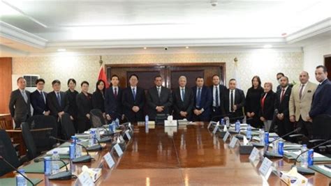 وزير التنمية المحلية يبحث مع وفد كوريا الجنوبية مجالات التعاون المشترك