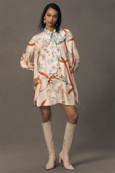 Maeve의 Caroline 타이넥 미니 드레스 앤트로폴로지 한국 공식 스토어 유니크한 여성 패션 및 라이프스타일 편집샵 200개이상의 프리미엄 브랜드 여성 의류