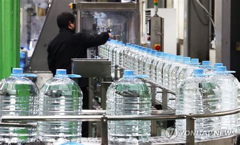 요소수 생산으로 분주한 공장 연합뉴스