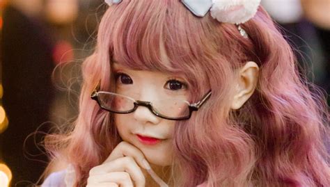 Complejo De Lolita Hombre Mayor Enamorado De Mujer Joven