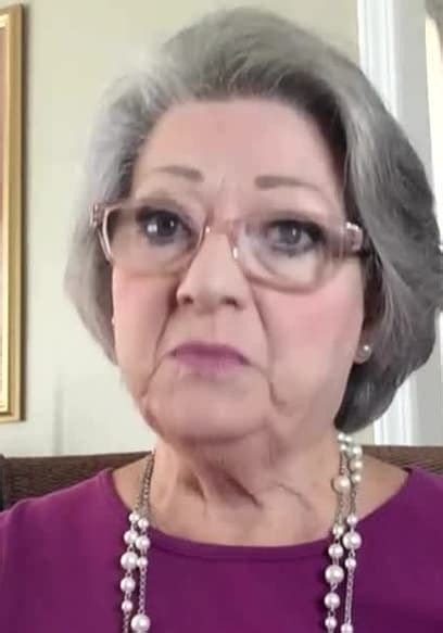 Watch Judge Dad S02 E02 War Of The Roses Free Tv Shows Tubi