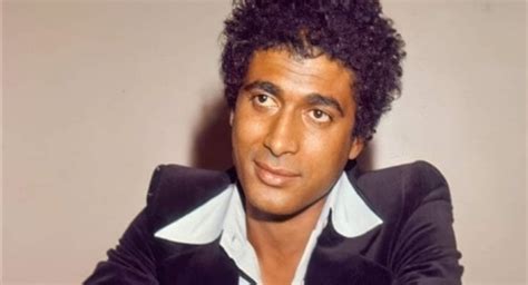 شقيقة أحمد زكي تكشف حقيقة تخلِّي والدتها عن أخيها قبل وفاته الأسبوع