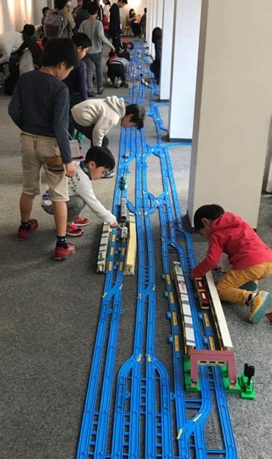 でんしゃであそぼう！巨大なレールで自分の電車を走らせよう！昨年大人気のイベントが今年も開催。 でんしゃであそぼう！3月9日（土）10日（日