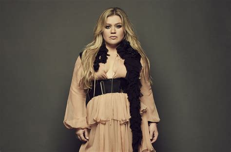Kelly Clarksons Chemistry Debuts At No 1 On Top Album Sales Chart
