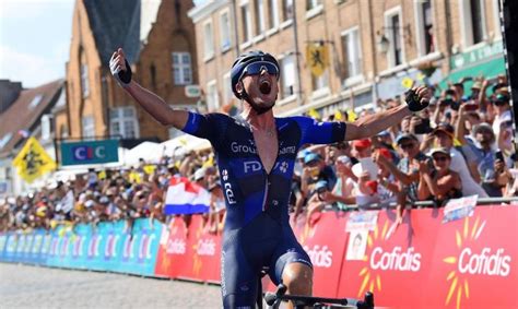 Le Coureur Breton Valentin Madouas Champion De France De Cyclisme Sur Route