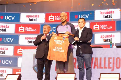 La Presentación De Paolo Guerrero En La Ucv Cierra Al Fin La Novela