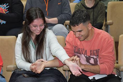 Integrantes De Exactas Se Capacitaron En Primeros Auxilios Para Las Salidas A Campo Facultad