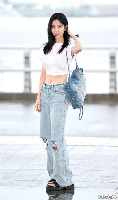 남자들이좋아하는 여자패션 여름코디 정석 청바지 흰티 서현 레전드 공항패션 오떼