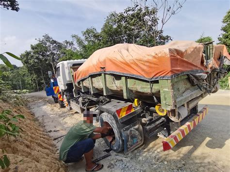 Tiga Lori Buang Sampah Haram Disita Mps Media Mulia