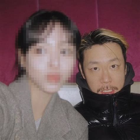 女배우와 이혼→10살 연하 교제 빌스택스 최근 결별 8년 만 싱글