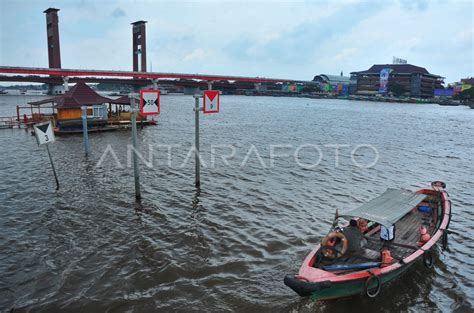 Kenaikan Debit Sungai Musi Antara Foto