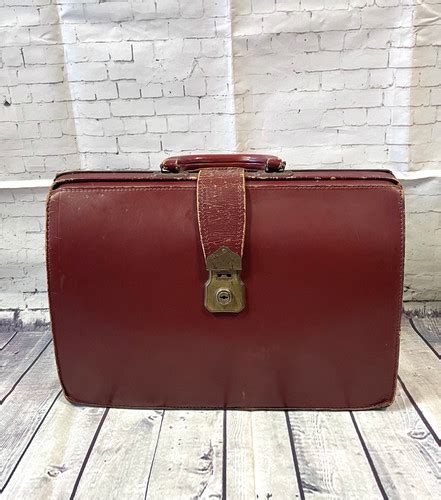 1960s Doctors Bag Original 60s Vintage Chestnut Doctors Bag