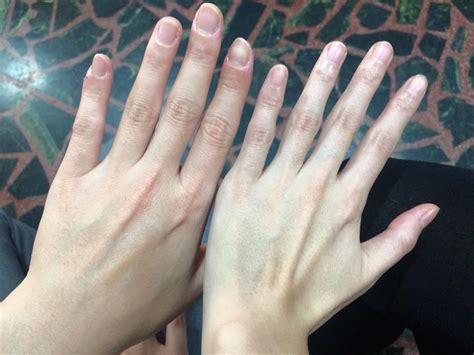 【手足情】 我的表妹小我兩歲，但從小到大我總覺得她比較像是姊姊，她比較懂得禮貌的應對進退，也比較會照顧人；每次家族間的大型聚會，去之前我一定會問媽媽「表妹會去嗎？」，如果她有去我才要去，而且我