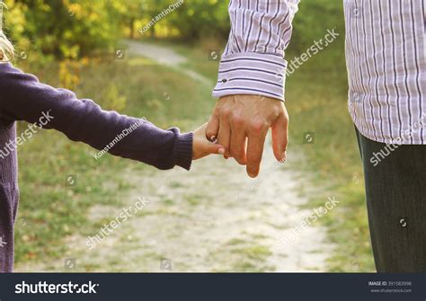 1382 Fotos De Abrazo Fuerte Padre Hijo Mayor Fotos Imágenes Y Otros
