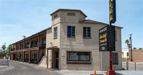 10 Unique Las Vegas Hostels Worth Exploring In Sin City