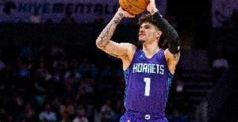 拉梅洛 鲍尔13投9中and三分11中7砍下27分15助 助攻平生涯纪录腾讯新闻