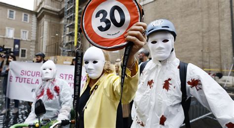 Il Nuovo Codice Della Strada è Legge Dallalcol E Droghe Al Cellulare