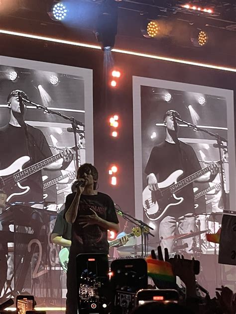 HL Daily On Tour On Twitter Louis Performing LTWTVienna Meliiiix Https T Co