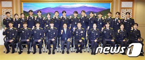 강기정 광주시장 신규 소방공무원 임명장 수여 뉴스1