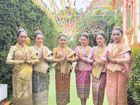 ສະມາຄົມຮັກສາວງາມ ງາມແບບນີ້ ຖ້າເປັນສາວແມ່ໝ້າຍ ຄວາຍສາມໂຕອ້າຍກໍ່ຊິແຕ່ງ ຖ້າເປັນສາວແມ່ຮ້າງ