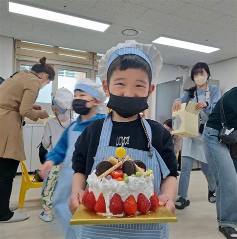 경향신문 전광훈 목사가 이끄는 자유통일당·사랑제일교회가 11일 김문수 국민의힘 대선 후보에게 “광화문 Facebook