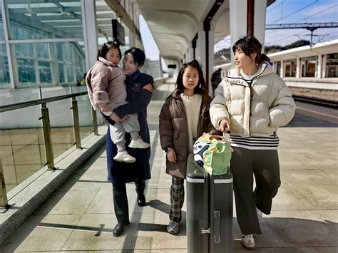 一张“暖心服务”卡，温暖春运回家路