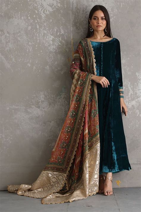 Velvet Suit Designs To Wear At Your Winter Wedding That Are