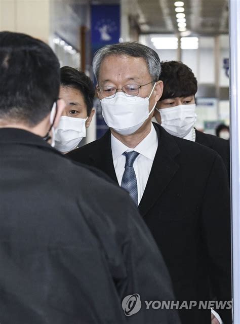 백운규 전 장관 영장실질심사 연합뉴스