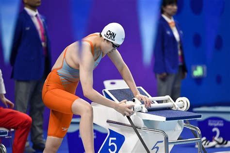 2022杭州亚运会游泳女子50米仰泳：中国包揽金银牌 搜狐大视野 搜狐新闻