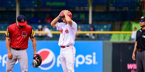 Vosler Records Career High Five Hits As Bats Fall 17 11 Bats