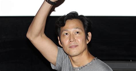 포토엔 꽃다발 선물맏은 이정재 여성팬들에 압도적인 인기인천상륙작전