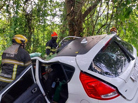 Jovem Morre E Outras Quatro Pessoas Ficam Feridas Após Carro Bater Em