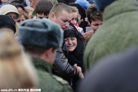 俄军入叙作战首位阵亡士兵安葬 疑为情所困自杀 手机凤凰网