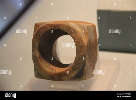 Unfinished Jade Cong 2900 2300 Bc Jade Gallery Palace Museum Taipei