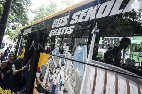 Operasional Bus Sekolah Gratis Di Jakarta Antara Foto