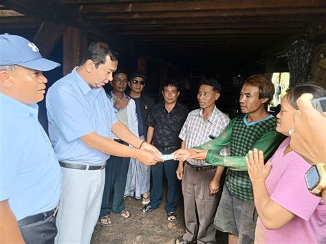 နမ့်ခမ်းမြို့နယ်တွင် မိုးသည်းထန်စွာရွာသွန်းမှုကြောင့် မြေပြိုကျသည့်နေရာများတွင် ပြင်ဆင်ဆောင်ရွက