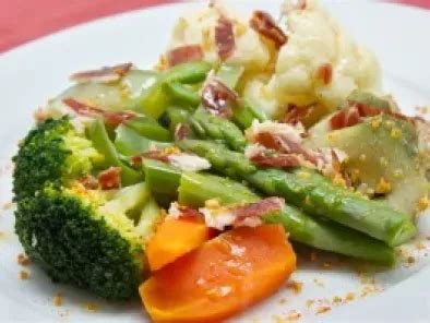 Receta de menestra de verduras con jamón y ajo