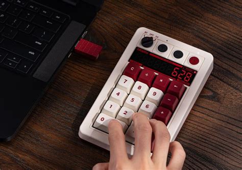 8BitDo Retro 18 Mechanical Numpad レトロなデザインのメカニカルスイッチのテンキー兼電卓一度使うとやめられない