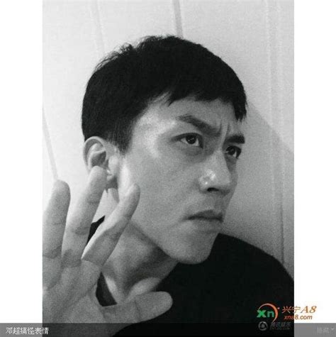 鄧超自拍曬新墨鏡被孫儷罰跪鍵盤 每日頭條