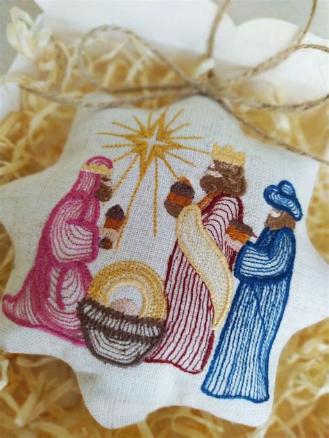 Подарунковий набір вишиті іграшки на ялинку сувенір 160 грн Витвори майстрів рукоділля