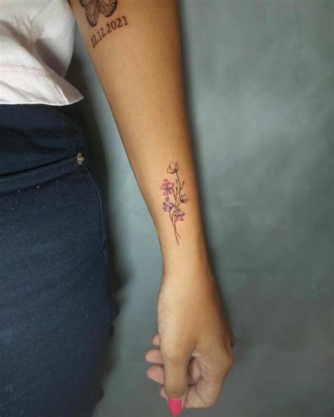 89 Flower Tattoos That Seem To Blossom On The Skin