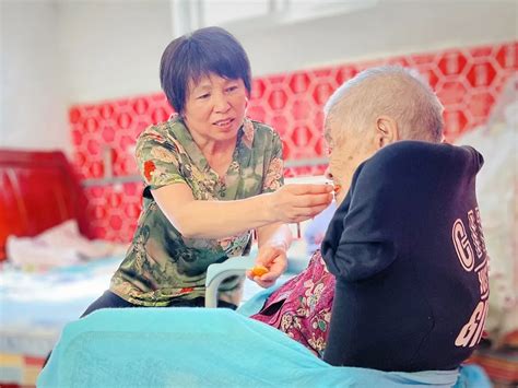发现真善美 好儿媳耿金梅悉心照顾患病婆婆34年北京时间