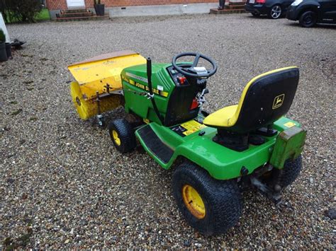 John Deere Lx Med Kost With Sweeper Til Salgs P Retrade Kan Du