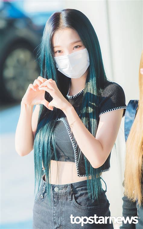 [hd포토] 에스파 Aespa 카리나 지민이는 사랑입니다 김포공항 출국 네이트 연예